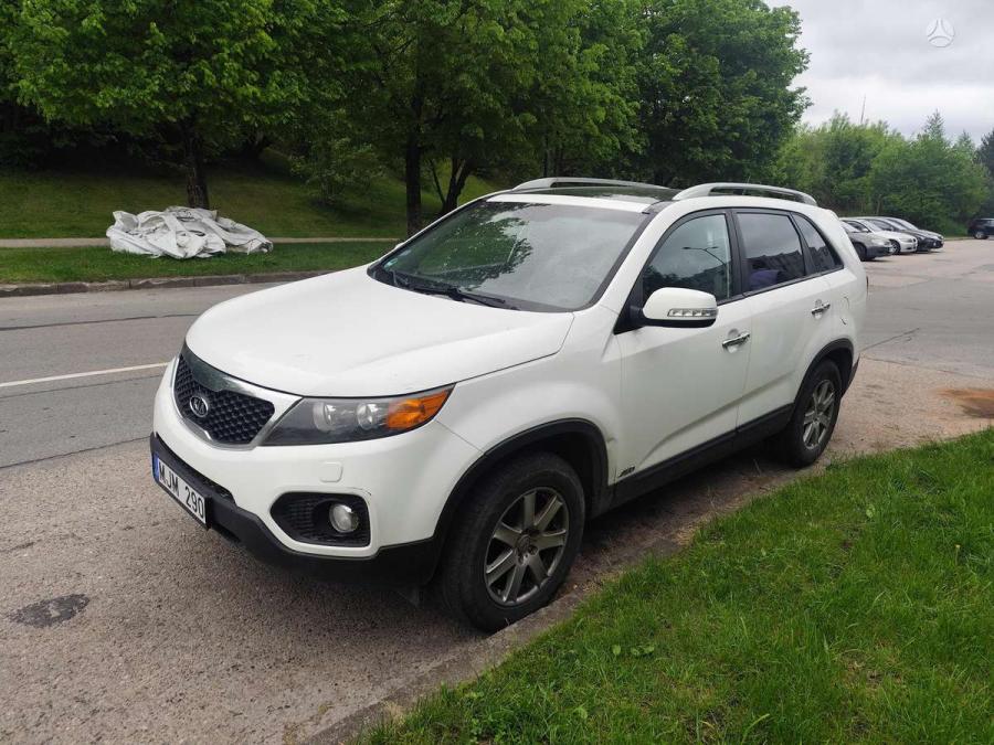 Balts Kia Sorento 2010 Viļņa, ar dzinēja tilpumu 2.20 L un nobraukumu 330 tūkst. km par 2650 €, foto 1 vietnē AUTOMOTO.COM.LV