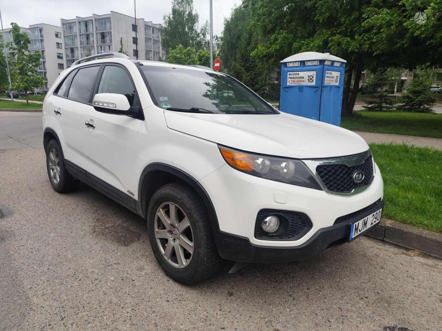 Balts Kia Sorento 2010 Viļņa, ar dzinēja tilpumu 2.20 L un nobraukumu 330 tūkst. km par 2650 €, foto 3 vietnē AUTOMOTO.COM.LV