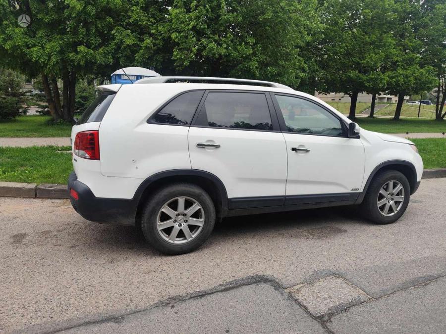 Balts Kia Sorento 2010 Viļņa, ar dzinēja tilpumu 2.20 L un nobraukumu 330 tūkst. km par 2650 €, foto 4 vietnē AUTOMOTO.COM.LV