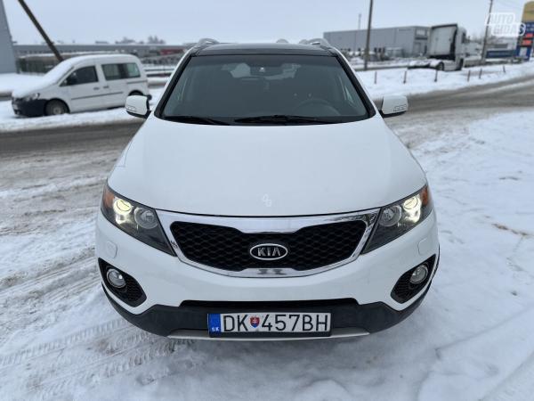 White Kia Sorento 2011 in Marijampole, with an engine capacity of 2.20 L and mileage of 288 thousand km for 4899 €, photo 2 on AUTOMOTO.COM.LV