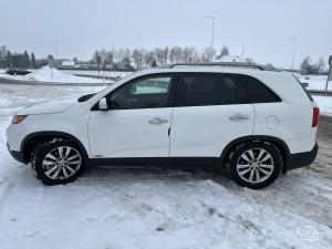 Balts Kia Sorento 2011 Marijampole, ar dzinēja tilpumu 2.20 L un nobraukumu 288 tūkst. km par 4899 €, foto 4 vietnē AUTOMOTO.COM.LV