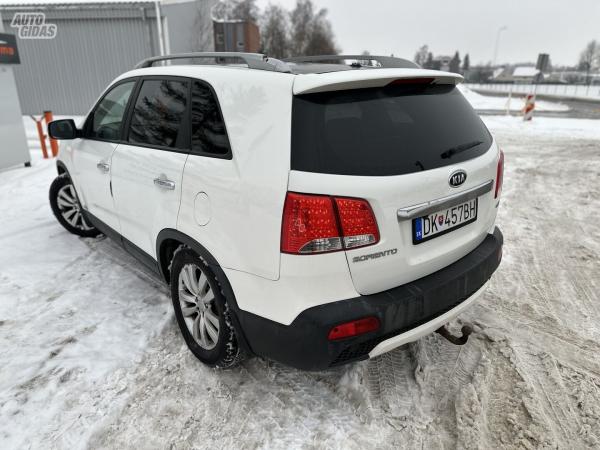 White Kia Sorento 2011 in Marijampole, with an engine capacity of 2.20 L and mileage of 288 thousand km for 4899 €, photo 5 on AUTOMOTO.COM.LV