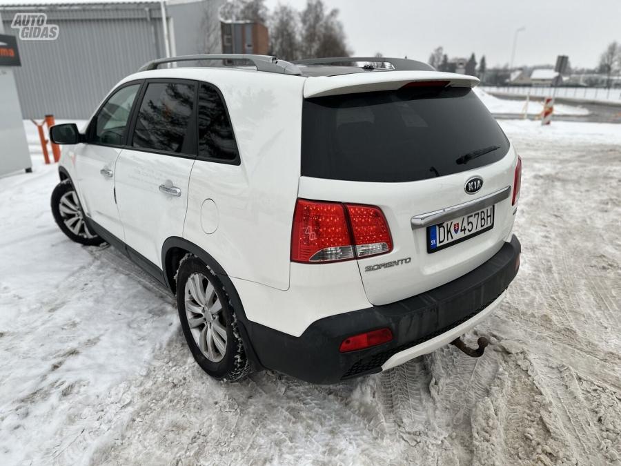 Balts Kia Sorento 2011 Marijampole, ar dzinēja tilpumu 2.20 L un nobraukumu 288 tūkst. km par 4899 €, foto 5 vietnē AUTOMOTO.COM.LV