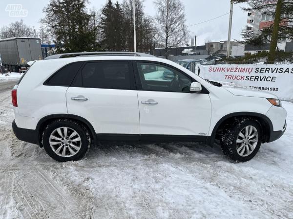 White Kia Sorento 2011 in Marijampole, with an engine capacity of 2.20 L and mileage of 288 thousand km for 4899 €, photo 8 on AUTOMOTO.COM.LV