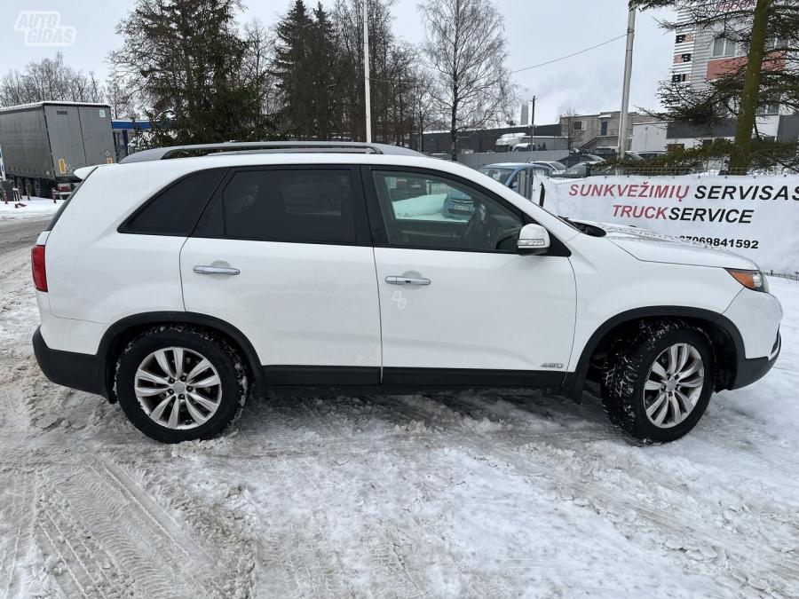 Balts Kia Sorento 2011 Marijampole, ar dzinēja tilpumu 2.20 L un nobraukumu 288 tūkst. km par 4899 €, foto 8 vietnē AUTOMOTO.COM.LV