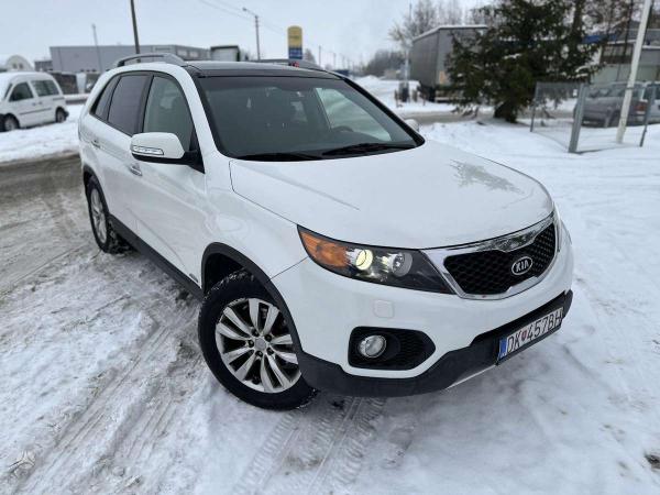 White Kia Sorento 2011 in Marijampole, with an engine capacity of 2.20 L and mileage of 280 thousand km for 4800 €, photo 1 on AUTOMOTO.COM.LV