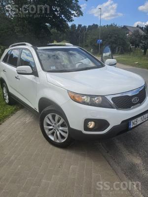 Balts Kia Sorento 2011 Tukums, ar dzinēja tilpumu 2.20 L un nobraukumu 293 tūkst. km par 6900 €, foto  vietnē AUTOMOTO.COM.LV