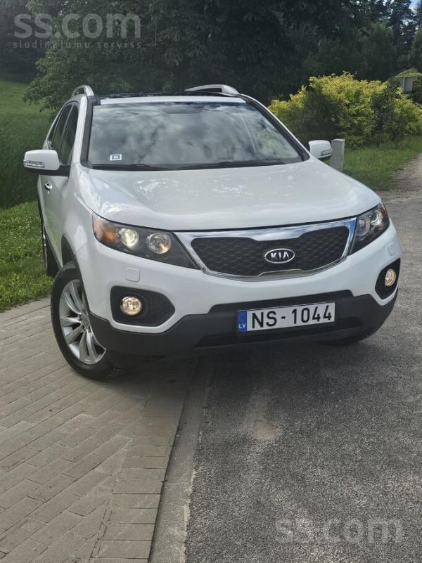 Balts Kia Sorento 2011 Tukums, ar dzinēja tilpumu 2.20 L un nobraukumu 293 tūkst. km par 6900 €, foto 5 vietnē AUTOMOTO.COM.LV