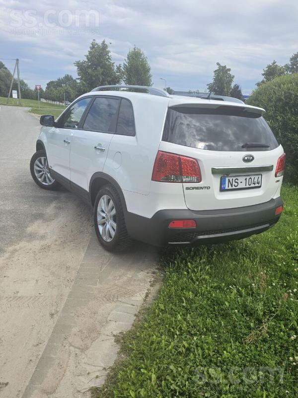 Balts Kia Sorento 2011 Tukums, ar dzinēja tilpumu 2.20 L un nobraukumu 293 tūkst. km par 6900 €, foto 6 vietnē AUTOMOTO.COM.LV