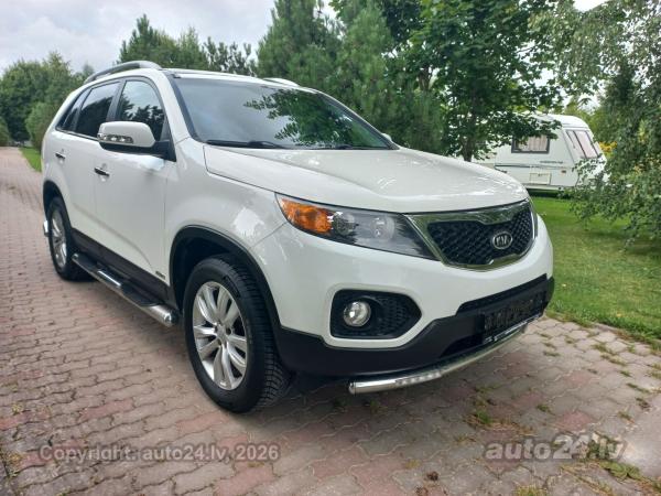 Balts Kia Sorento 2011 Tartu, ar dzinēja tilpumu 2.20 L un nobraukumu 203 tūkst. km par 8399 €, foto 2 vietnē AUTOMOTO.COM.LV