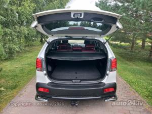 White Kia Sorento 2011 in Tartu, with an engine capacity of 2.20 L and mileage of 203 thousand km for 8399 €, photo 12 on AUTOMOTO.COM.LV