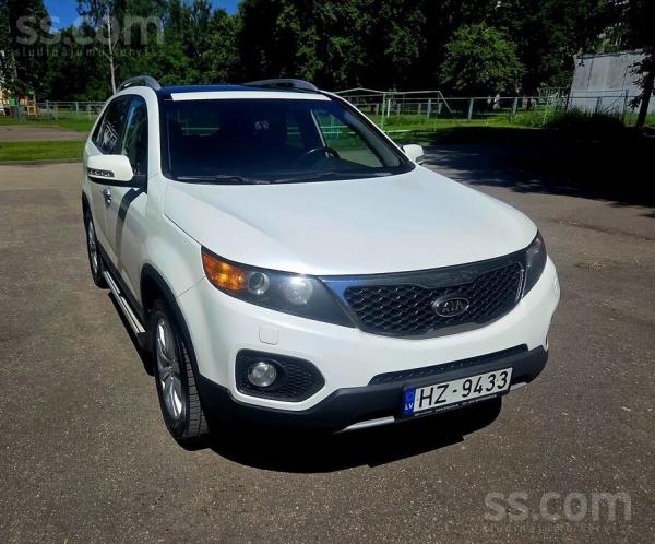 Белый Киа Соренто 2012 в Рига, объемом двигателя 2.20 л и пробегом 435 тыс. км за 4555 €, фото 2 на AUTOMOTO.COM.LV