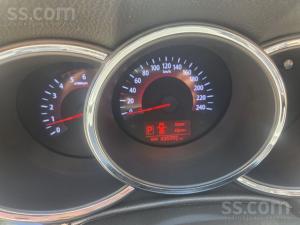 White Kia Sorento 2012 in Riga, with an engine capacity of 2.20 L and mileage of 435 thousand km for 4555 €, photo 9 on AUTOMOTO.COM.LV