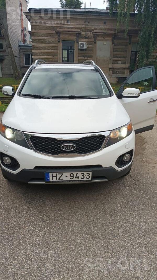 Balts Kia Sorento 2012 Rīga, ar dzinēja tilpumu 2.20 L un nobraukumu 435 tūkst. km par 4299 €, foto 1 vietnē AUTOMOTO.COM.LV