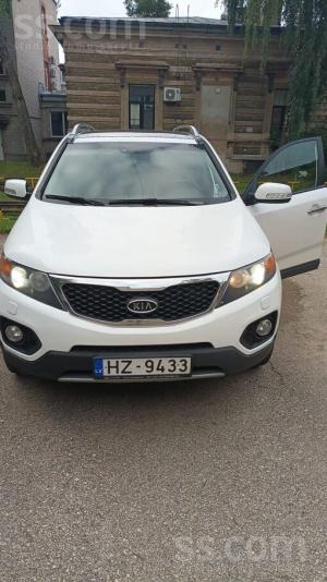 Balts Kia Sorento 2012 Rīga, ar dzinēja tilpumu 2.20 L un nobraukumu 435 tūkst. km par 4299 €, foto  vietnē AUTOMOTO.COM.LV