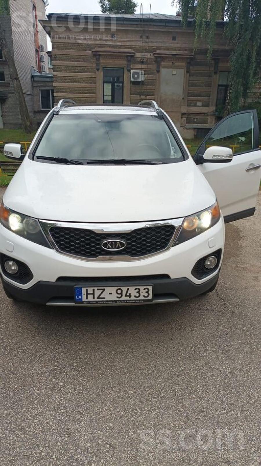 Balts Kia Sorento 2012 Rīga, ar dzinēja tilpumu 2.20 L un nobraukumu 435 tūkst. km par 4299 €, foto 1 vietnē AUTOMOTO.COM.LV