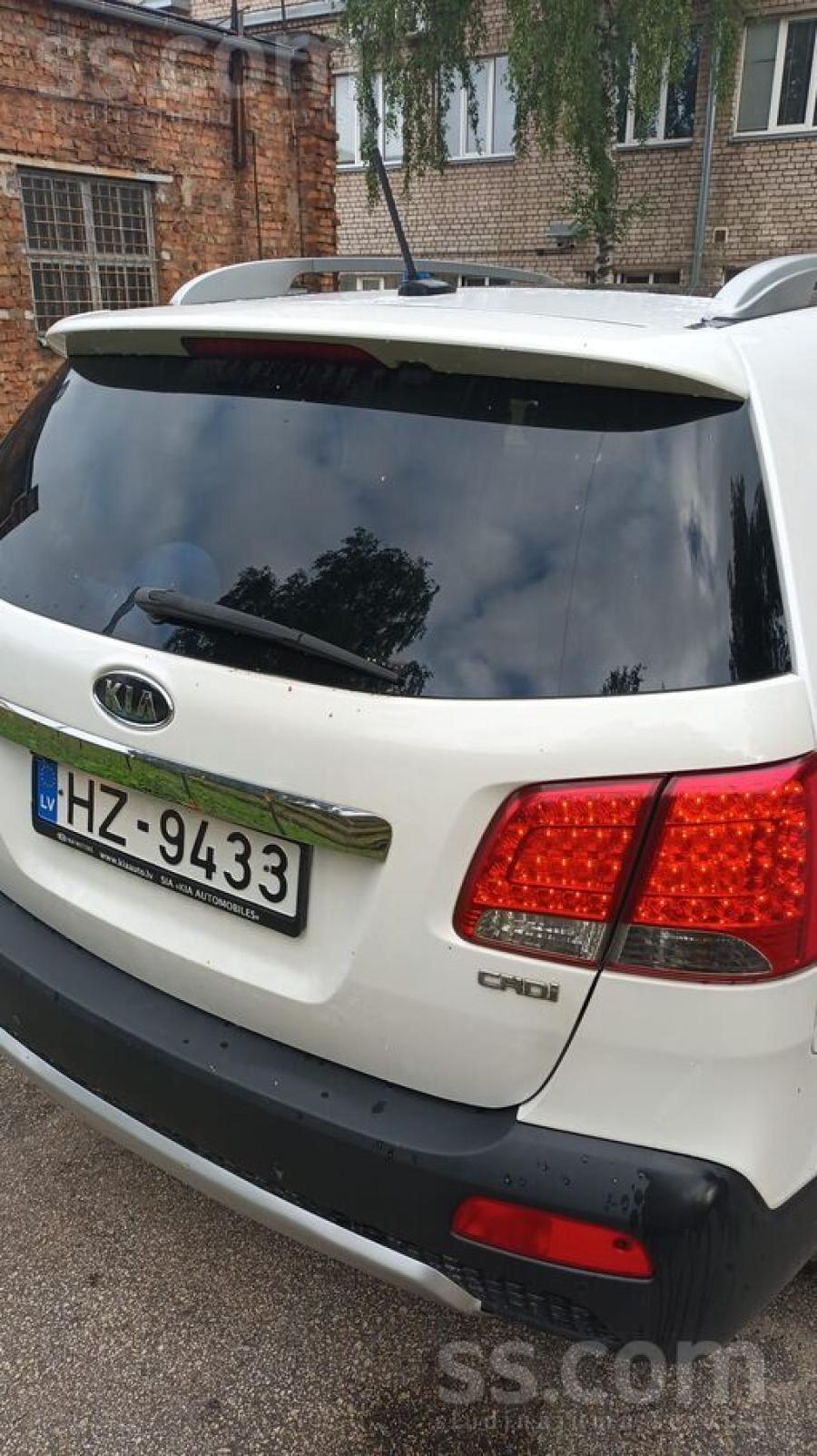 Balts Kia Sorento 2012 Rīga, ar dzinēja tilpumu 2.20 L un nobraukumu 435 tūkst. km par 4299 €, foto 3 vietnē AUTOMOTO.COM.LV