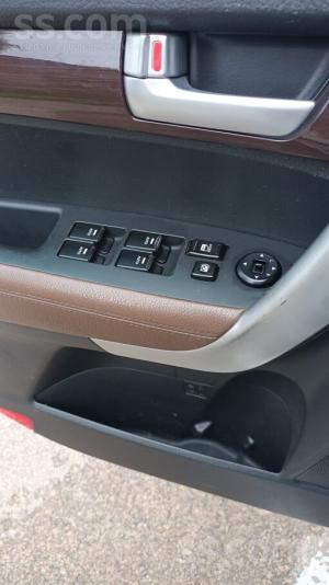 Balts Kia Sorento 2012 Rīga, ar dzinēja tilpumu 2.20 L un nobraukumu 435 tūkst. km par 4299 €, foto 9 vietnē AUTOMOTO.COM.LV