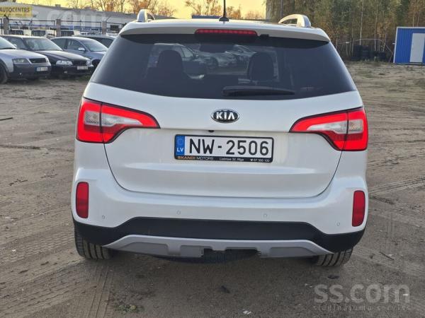 Balts Kia Sorento 2013 Rīga, ar dzinēja tilpumu 2.20 L un nobraukumu 227 tūkst. km par 10500 €, foto 5 vietnē AUTOMOTO.COM.LV