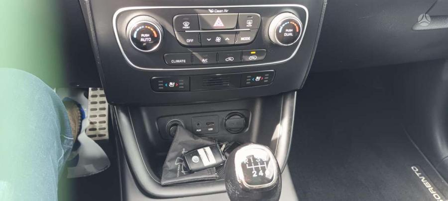 Balts Kia Sorento 2013 Šauļi, ar dzinēja tilpumu 2.20 L un nobraukumu 232 tūkst. km par 8750 €, foto 9 vietnē AUTOMOTO.COM.LV