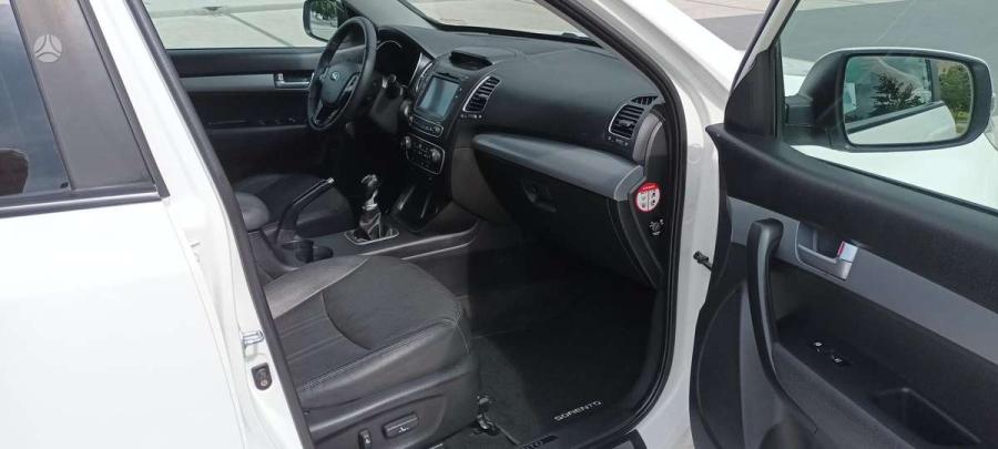 Balts Kia Sorento 2013 Šauļi, ar dzinēja tilpumu 2.20 L un nobraukumu 232 tūkst. km par 8750 €, foto 16 vietnē AUTOMOTO.COM.LV