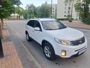 White Kia Sorento 2013 in Alytus, with an engine capacity of 2.20 L and mileage of 235 thousand km for 8300 €, photo 4 on AUTOMOTO.COM.LV