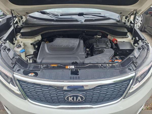 White Kia Sorento 2013 in Alytus, with an engine capacity of 2.20 L and mileage of 235 thousand km for 8300 €, photo 9 on AUTOMOTO.COM.LV