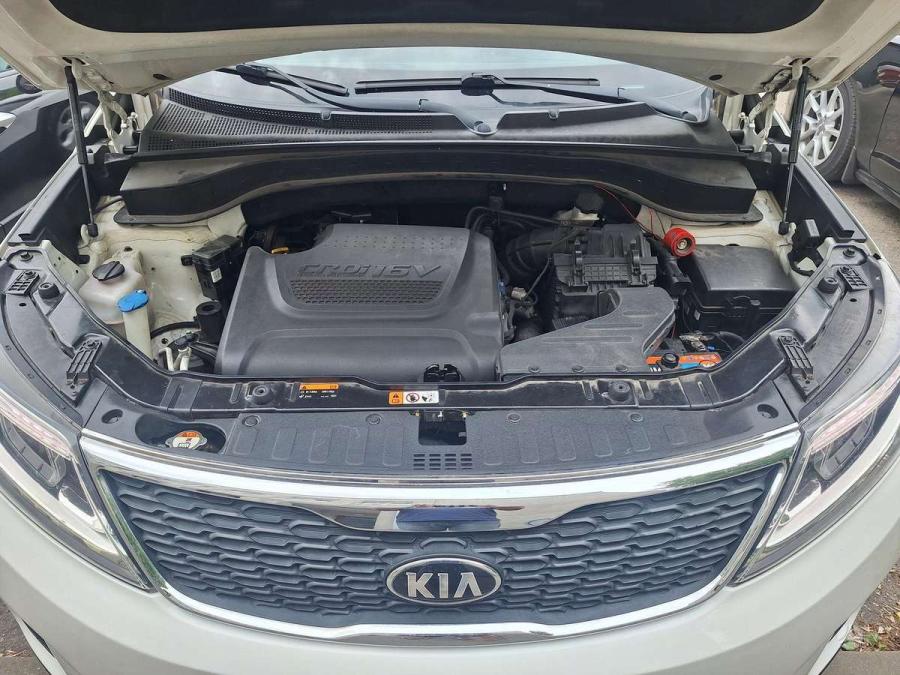 White Kia Sorento 2013 in Alytus, with an engine capacity of 2.20 L and mileage of 235 thousand km for 8300 €, photo 10 on AUTOMOTO.COM.LV