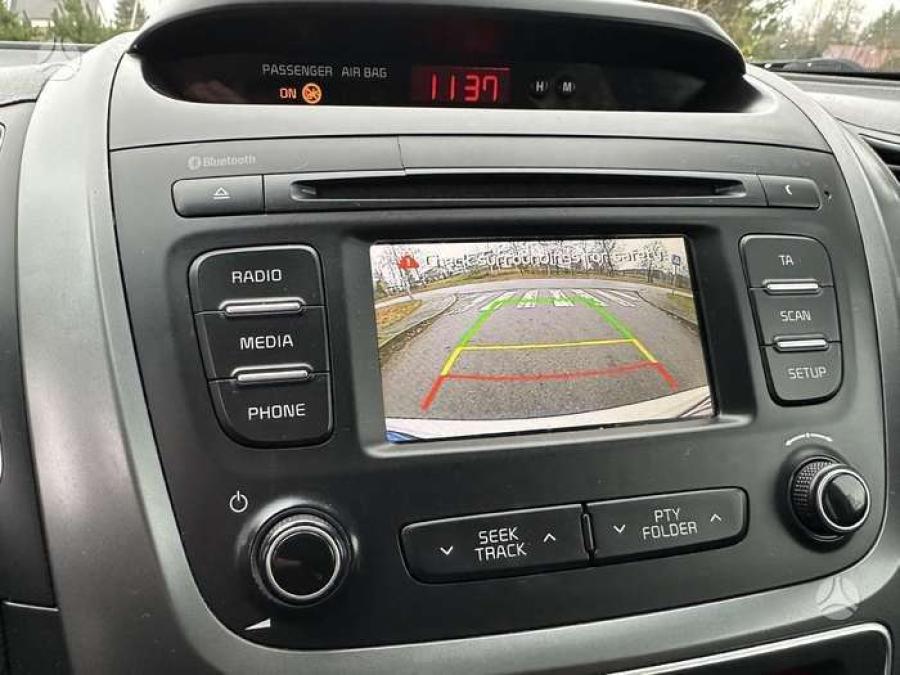 White Kia Sorento 2013 in Alytus, with an engine capacity of 2.20 L and mileage of 235 thousand km for 8300 €, photo 12 on AUTOMOTO.COM.LV