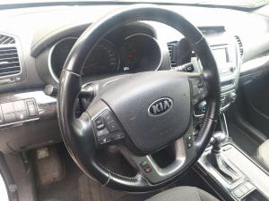 White Kia Sorento 2013 in Alytus, with an engine capacity of 2.20 L and mileage of 235 thousand km for 8300 €, photo 13 on AUTOMOTO.COM.LV