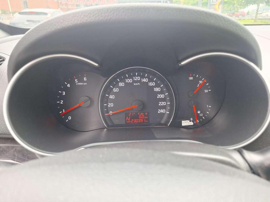 White Kia Sorento 2013 in Alytus, with an engine capacity of 2.20 L and mileage of 235 thousand km for 8300 €, photo 14 on AUTOMOTO.COM.LV
