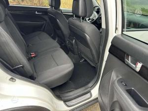White Kia Sorento 2013 in Alytus, with an engine capacity of 2.20 L and mileage of 235 thousand km for 8300 €, photo 22 on AUTOMOTO.COM.LV