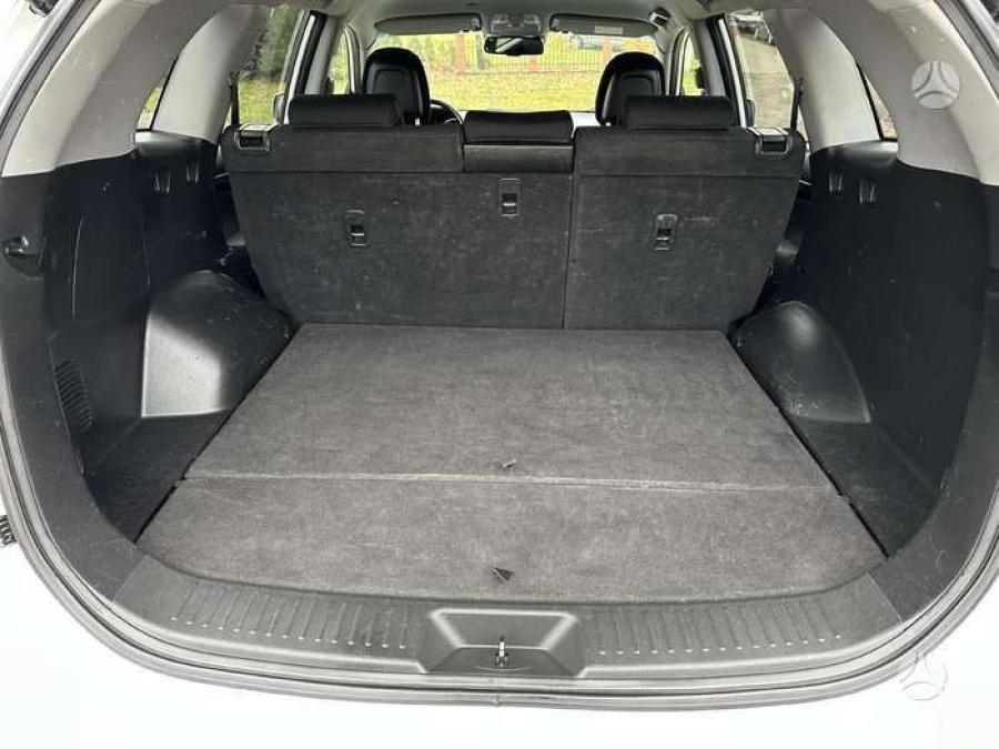 White Kia Sorento 2013 in Alytus, with an engine capacity of 2.20 L and mileage of 235 thousand km for 8300 €, photo 23 on AUTOMOTO.COM.LV