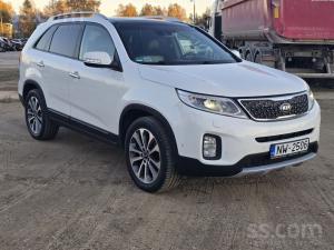 White Kia Sorento 2013 in Liepaja, with an engine capacity of 2.20 L and mileage of 227 thousand km for 9500 €, photo  on AUTOMOTO.COM.LV