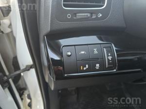White Kia Sorento 2013 in Liepaja, with an engine capacity of 2.20 L and mileage of 227 thousand km for 9500 €, photo 11 on AUTOMOTO.COM.LV