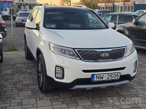 White Kia Sorento 2013 in Liepaja, with an engine capacity of 2.20 L and mileage of 227 thousand km for 9500 €, photo 14 on AUTOMOTO.COM.LV