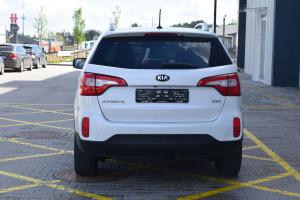 White Kia Sorento 2014 in Vilnius, with an engine capacity of 2.20 L and mileage of 227 thousand km for 11000 €, photo 6 on AUTOMOTO.COM.LV