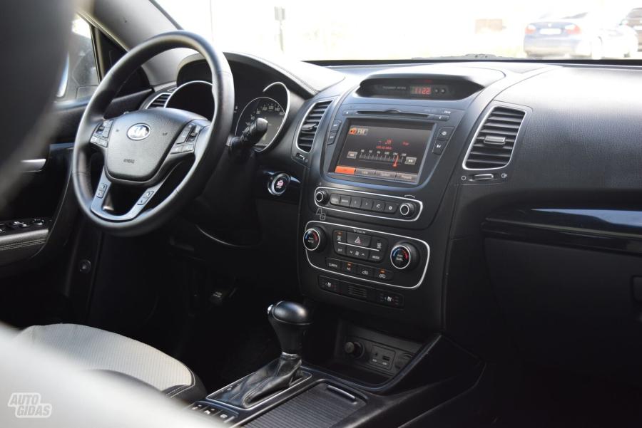White Kia Sorento 2014 in Vilnius, with an engine capacity of 2.20 L and mileage of 227 thousand km for 11000 €, photo 14 on AUTOMOTO.COM.LV