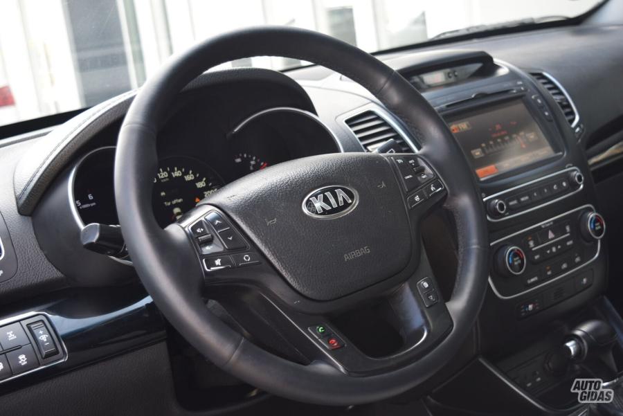 White Kia Sorento 2014 in Vilnius, with an engine capacity of 2.20 L and mileage of 227 thousand km for 11000 €, photo 15 on AUTOMOTO.COM.LV