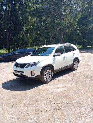 White Kia Sorento 2014 in Raseiniai, with an engine capacity of 2.00 L and mileage of 171 thousand km for 9999 €, photo  on AUTOMOTO.COM.LV