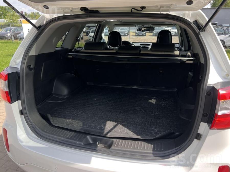 Balts Kia Sorento 2014 Limbaži, ar dzinēja tilpumu 2.20 L un nobraukumu 213 tūkst. km par 13350 €, foto 8 vietnē AUTOMOTO.COM.LV