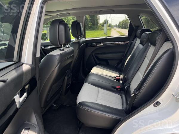 Balts Kia Sorento 2014 Limbaži, ar dzinēja tilpumu 2.20 L un nobraukumu 213 tūkst. km par 13350 €, foto 9 vietnē AUTOMOTO.COM.LV