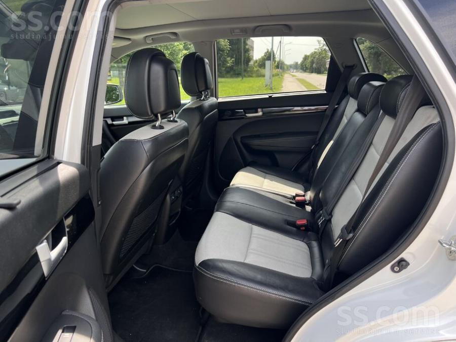 Balts Kia Sorento 2014 Limbaži, ar dzinēja tilpumu 2.20 L un nobraukumu 213 tūkst. km par 13350 €, foto 10 vietnē AUTOMOTO.COM.LV