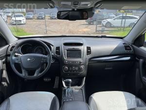 Balts Kia Sorento 2014 Limbaži, ar dzinēja tilpumu 2.20 L un nobraukumu 213 tūkst. km par 13350 €, foto 15 vietnē AUTOMOTO.COM.LV