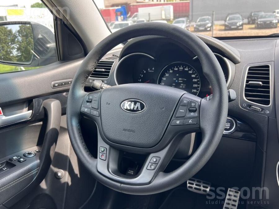 Balts Kia Sorento 2014 Limbaži, ar dzinēja tilpumu 2.20 L un nobraukumu 213 tūkst. km par 13350 €, foto 16 vietnē AUTOMOTO.COM.LV