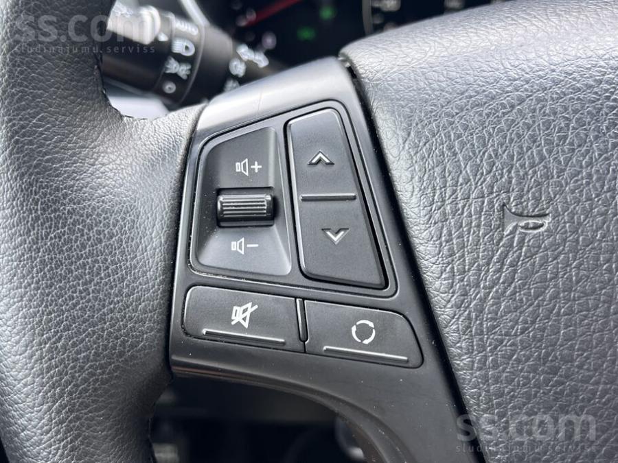 Balts Kia Sorento 2014 Limbaži, ar dzinēja tilpumu 2.20 L un nobraukumu 213 tūkst. km par 13350 €, foto 26 vietnē AUTOMOTO.COM.LV