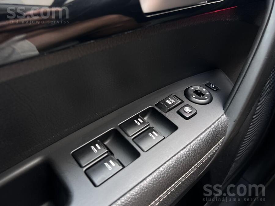 Balts Kia Sorento 2014 Limbaži, ar dzinēja tilpumu 2.20 L un nobraukumu 213 tūkst. km par 13350 €, foto 30 vietnē AUTOMOTO.COM.LV