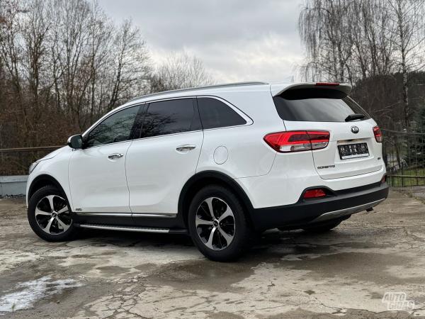 White Kia Sorento 2015 in Vilnius, with an engine capacity of 2.20 L and mileage of 195 thousand km for 13600 €, photo 11 on AUTOMOTO.COM.LV