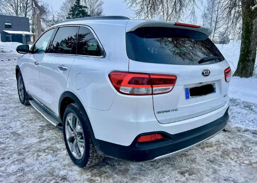 Balts Kia Sorento 2015 Tauragė, ar dzinēja tilpumu 2.20 L un nobraukumu 198 tūkst. km par 12200 €, foto 2 vietnē AUTOMOTO.COM.LV