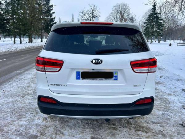 Balts Kia Sorento 2015 Tauragė, ar dzinēja tilpumu 2.20 L un nobraukumu 198 tūkst. km par 12200 €, foto 3 vietnē AUTOMOTO.COM.LV